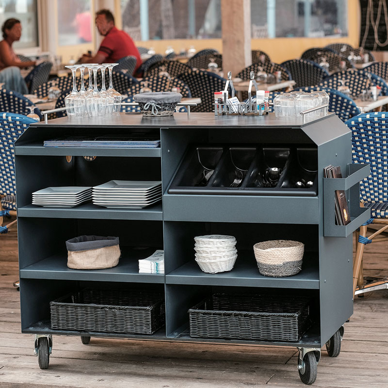 Les Dessertes de Restaurants, un Mobilier de Service Pratique et ...